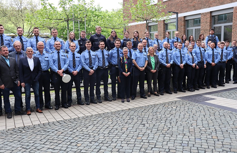 41 neue Polizeibeamtinnen und Polizeibeamte: Personalverstärkung für ...