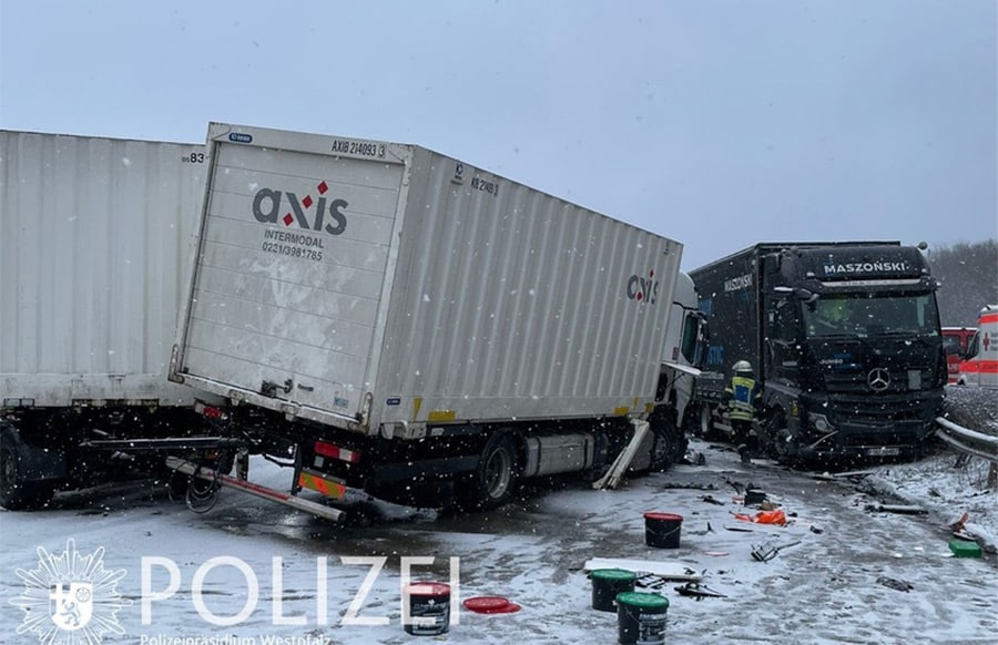 Massen-Crash: Autobahn A6 nach mehreren Unfällen voll gesperrt