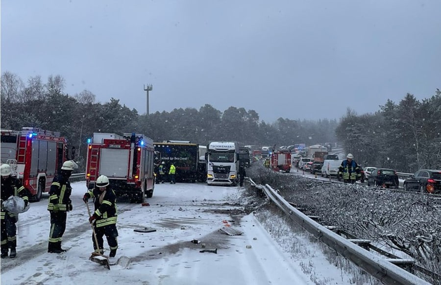 Massen-Crash: Autobahn A6 nach mehreren Unfällen voll gesperrt